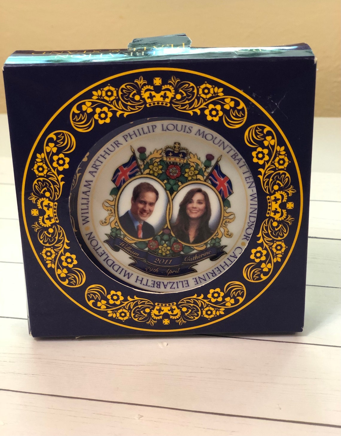 Vintage Prince William and Catherine Middleton Elgate Plate With Stand ...