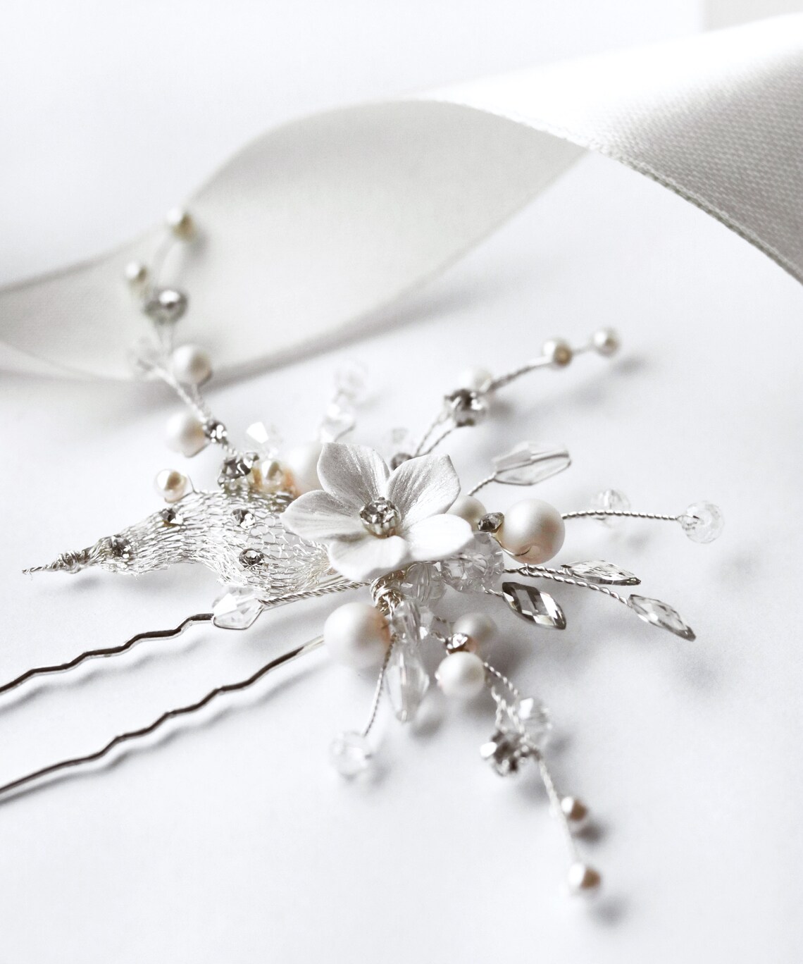 Wedding hair pins Bridal hair piece White tiny flower | Etsy