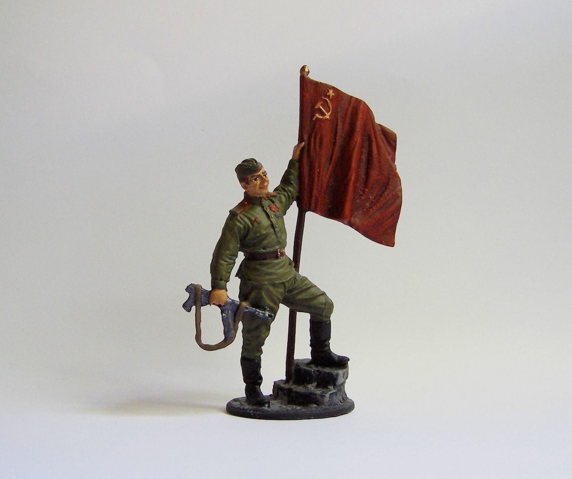 Toy Soldiers Action Figurines Soviet Soldier With Flag World War II WW2 ...
