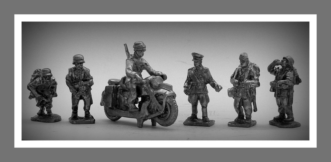 Toy Soldiers Action Figurines German Soldiers WW2 30 Mm Figures Tin ...
