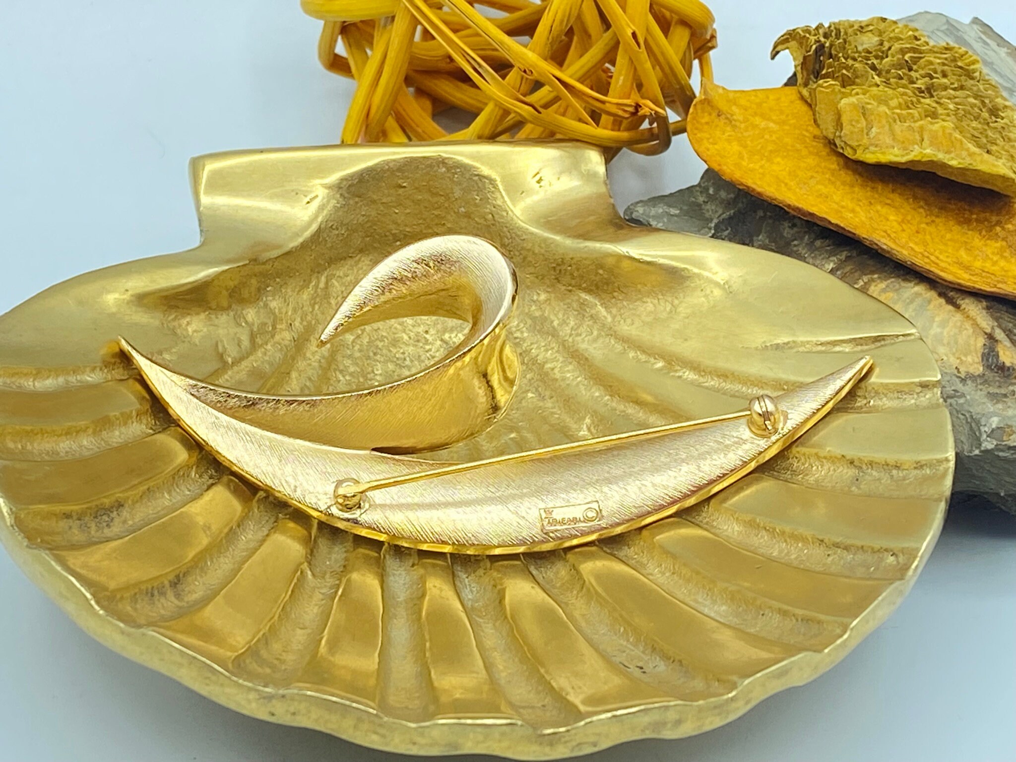 Vintage Crown Trifari Gold Leaf Brooch: 60s Designer Jewelry - Etsy