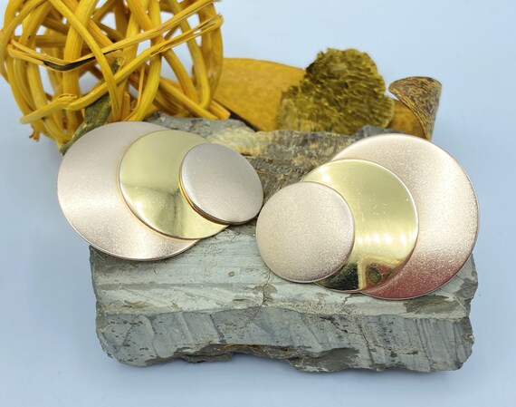 Vintage Monet Graduated Disk Clip On Earrings In Gold… - Gem