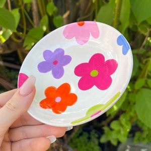 Daisy Flowers Clay Trinket Dish, Hand Painted Ceramic Jewellery Dish ...
