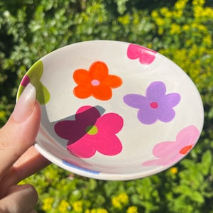 Daisy Flowers Clay Trinket Dish, Hand Painted Ceramic Jewellery Dish ...