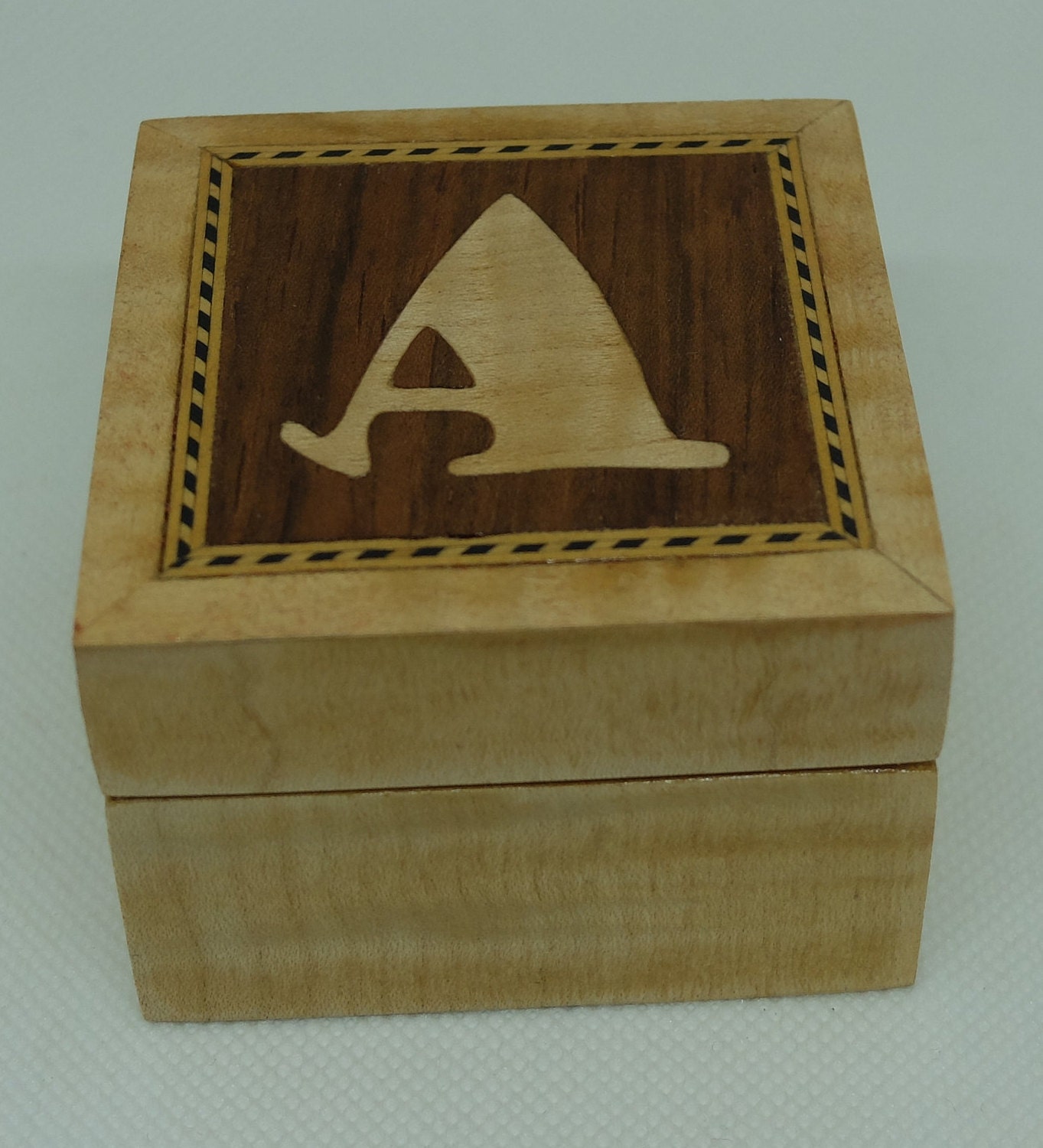 Letters A E. Small Monogrammed Boxes in a Variety of Real Wood Veneers ...