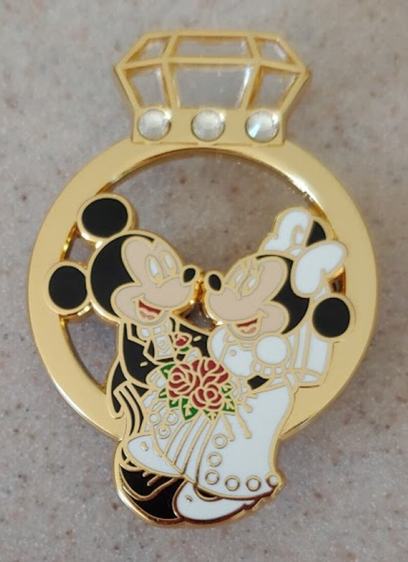 Fantasy Pin - Disney Mickey & Minnie Mouse Bride and Groom Sitting on ...