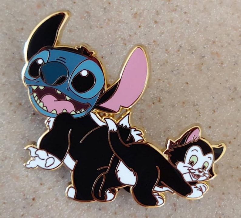 Fantasy Pin - Disney Stitch Being Harassed by Cats - Figaro Marie and ...