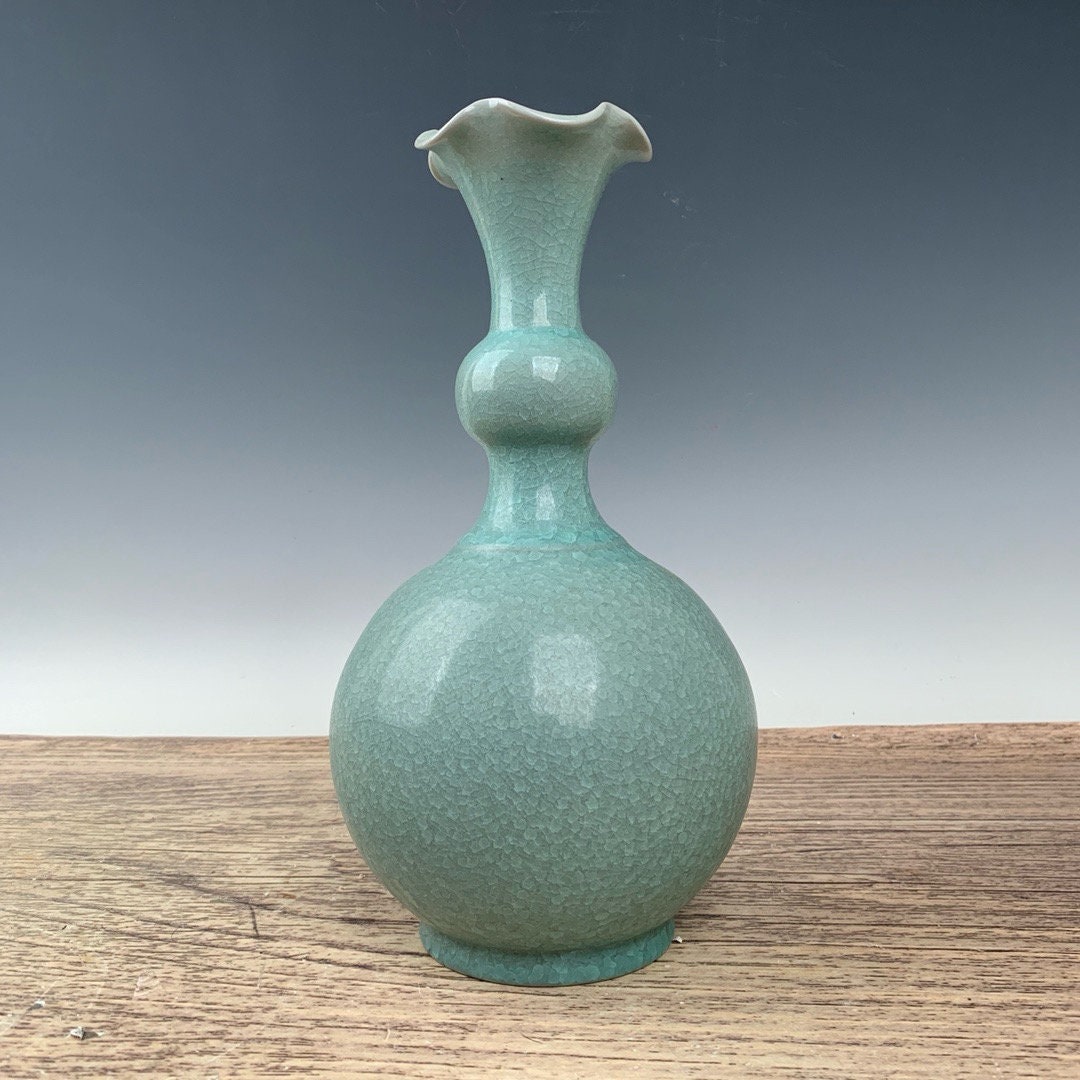 Exquisite and Rare Ru Kiln Borneol Vase Ornaments With Pure Hand ...
