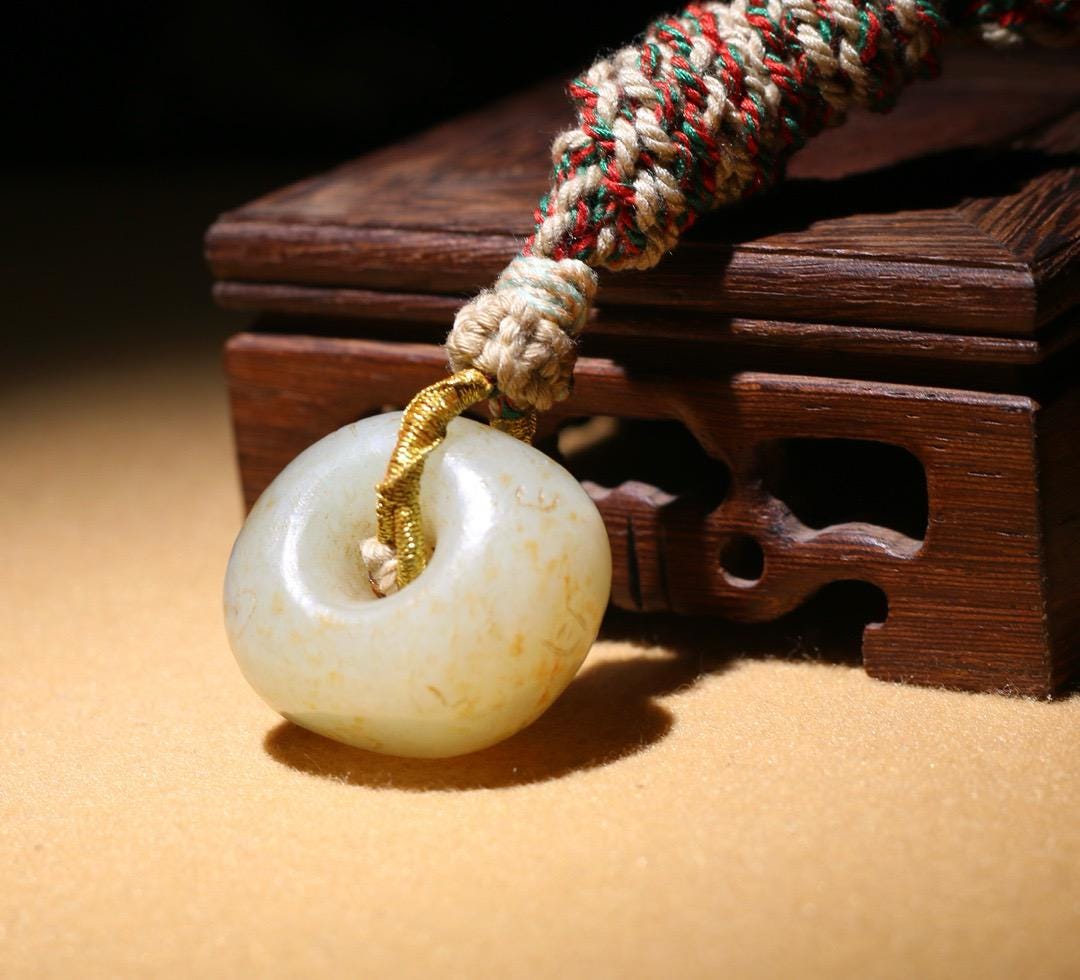 Chinese White Jade Pure Hand-carved Exquisite Rare Round Jade Buckle ...