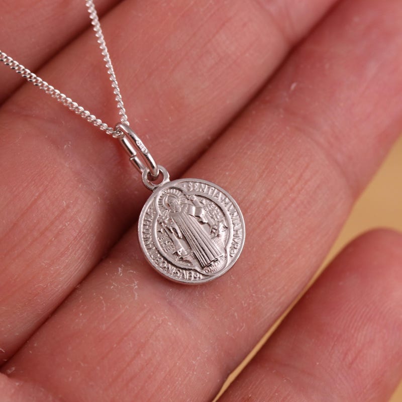 Vintage Box Chain Medal - Etsy UK