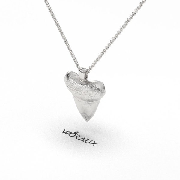 18k Gold Shark Tooth Necklace - Etsy