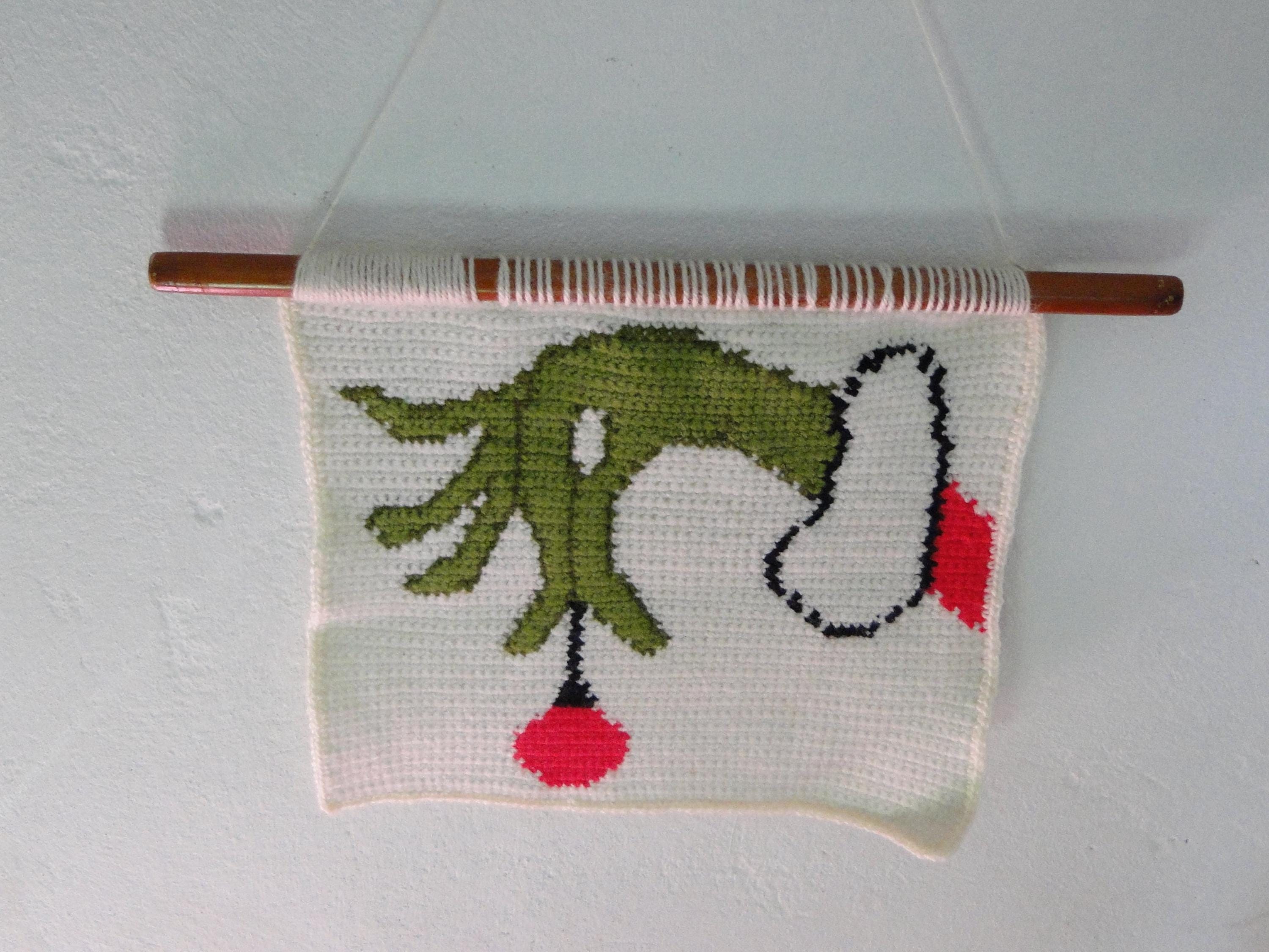 Grinch Hand Wallhanging Crochet Pattern - Etsy