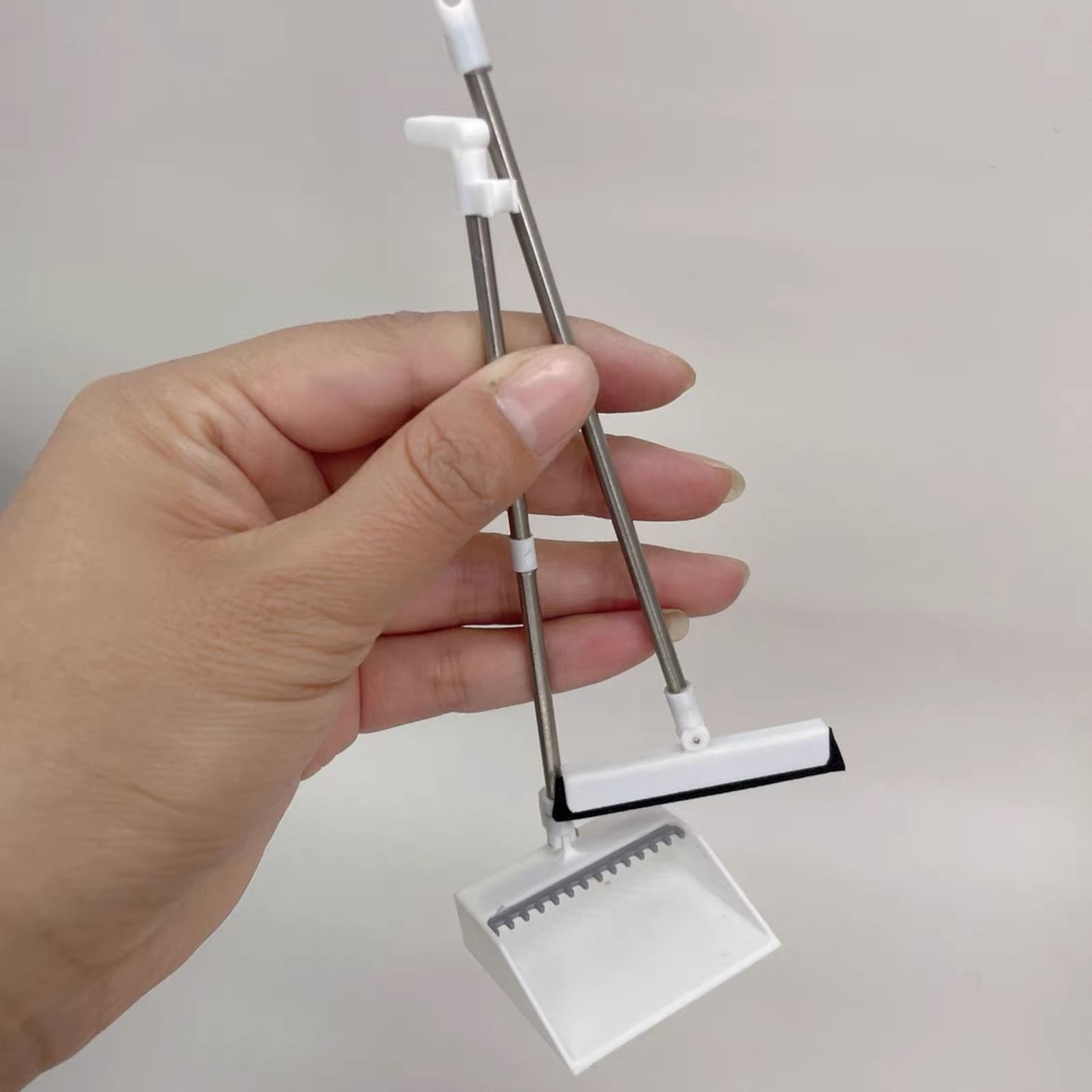 Miniature Dollhouse Mop: 1/6 & 1/12 Scale Cleaning Tool - Etsy