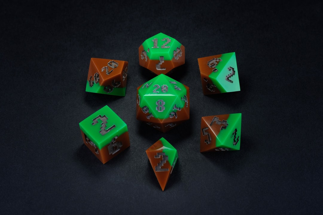 Minecraft Style Grass Block DND Dice Set, Sharp Edge D&D Dice Set ...