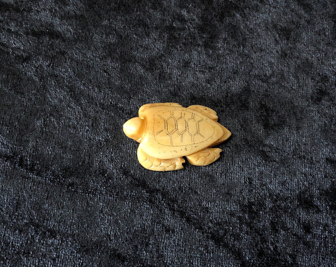 Carmel Colored Cattle Bone Scrimshaw Turtle Totem/fetish Pendant, Hand ...