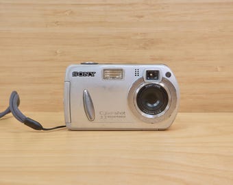 Vintage Digital Compact Camera Sony Cyber-shot DSC-P71 With 3.2 Mega ...