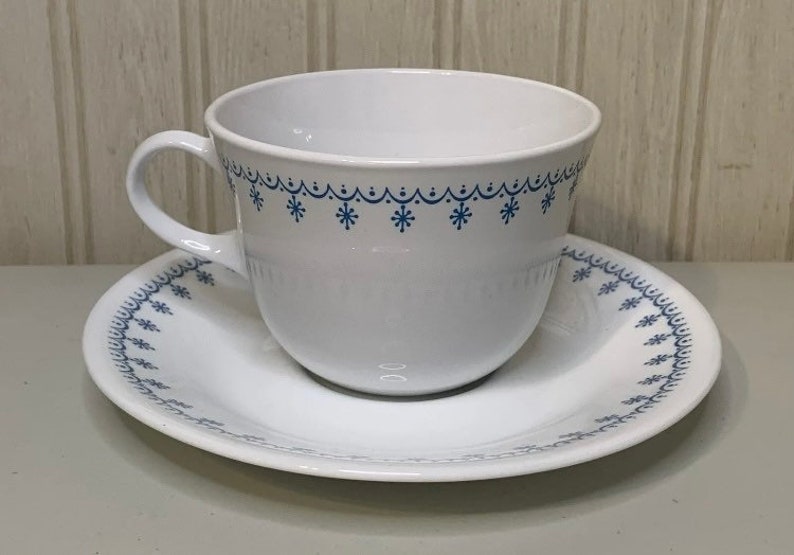 Vintage 1970’s Corelle Blue Snowflake Garland Flat Cup & Saucer - Etsy