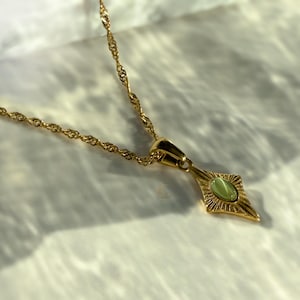 Green Cat Eye Stone Necklace in Gold – Vintage Style Amulet Pendant ...