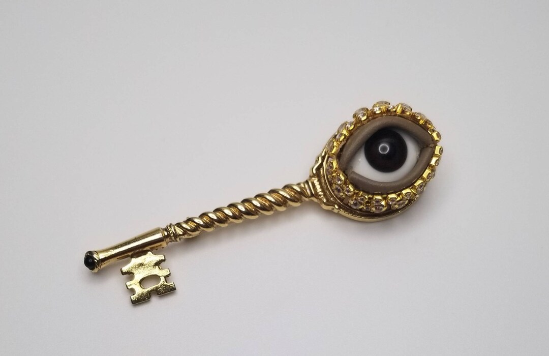 Wink-key-key - Gold Tone Brooch. Mixed Media Pin. Dramtatic Doll Eye ...