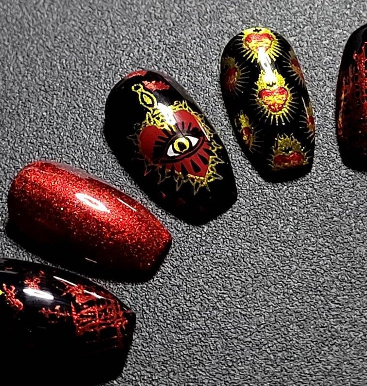 Sacred Heart: Press on Nails - Etsy