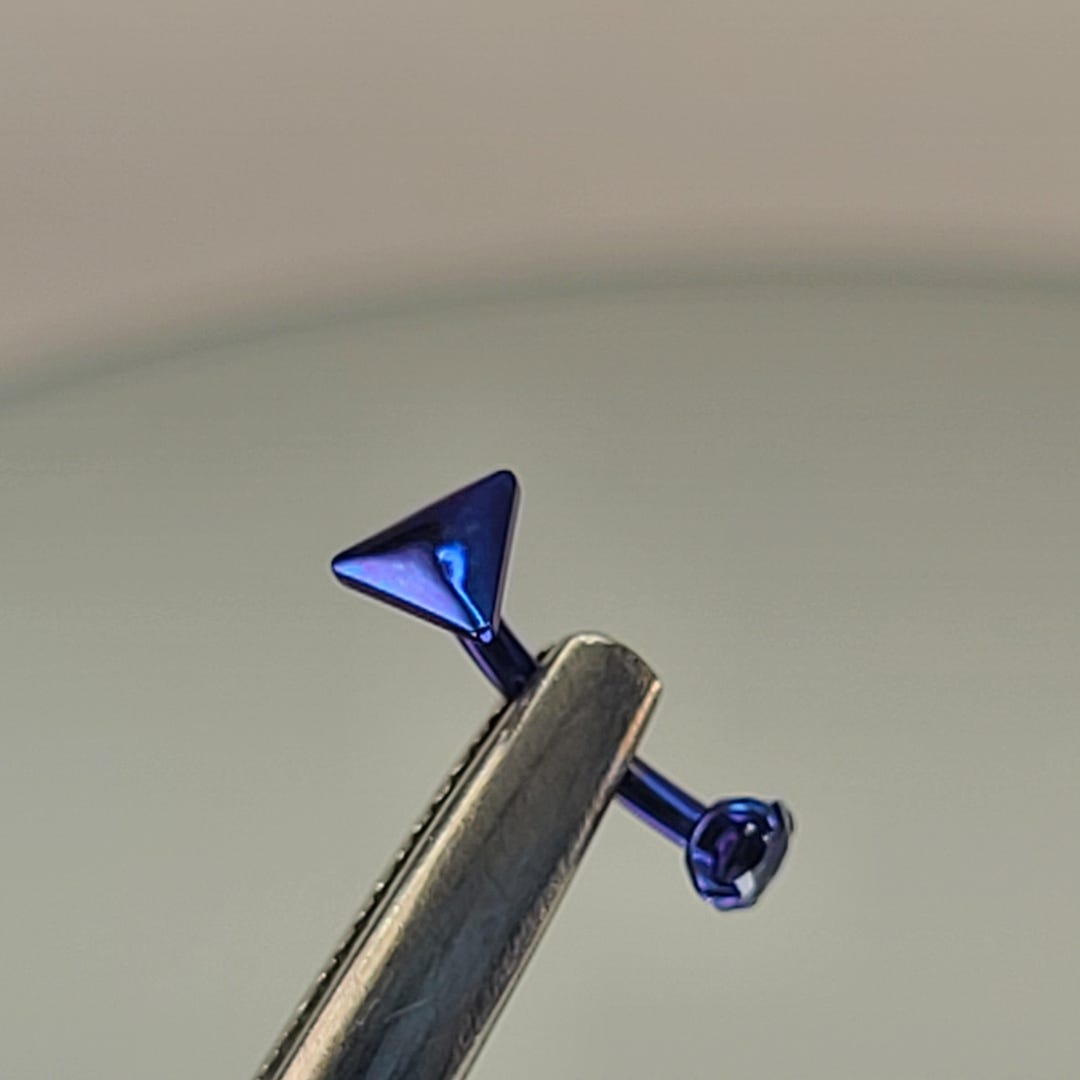 16g Titanium Bevel Triangle Shape W/deep Blue CZ Gem Curved Barbell ...