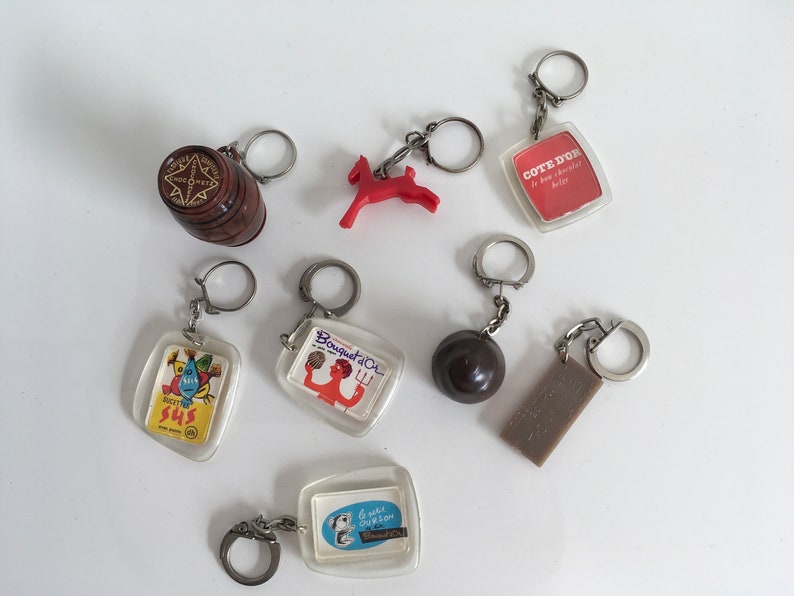 Set of 8 Keychains * Chocolate * Vintage 1960/70 Good Condition ...