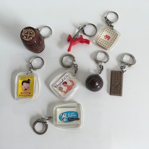 Set of 8 Keychains * Chocolate * Vintage 1960/70 Good Condition ...
