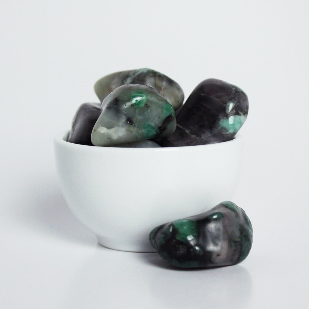 Emerald Tumble Stone - Natural Green Stone - Ethically Sourced - Polished Crystal - B Grade ...