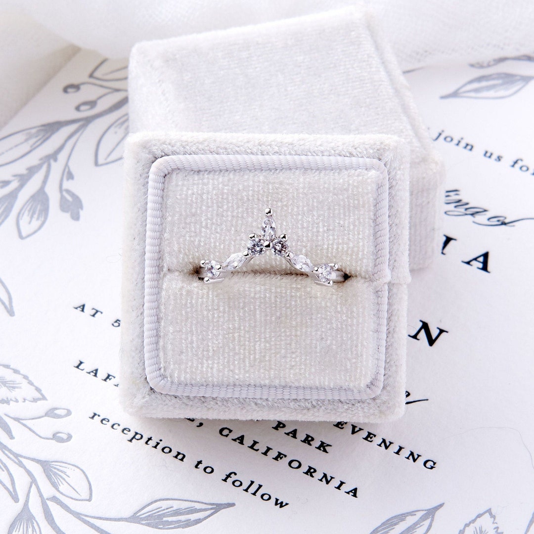 Everleigh: Intricate Curved Nesting Band Wedding Band Ring - Etsy