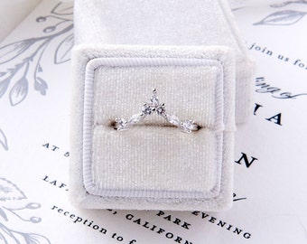 Intricate Band - Etsy