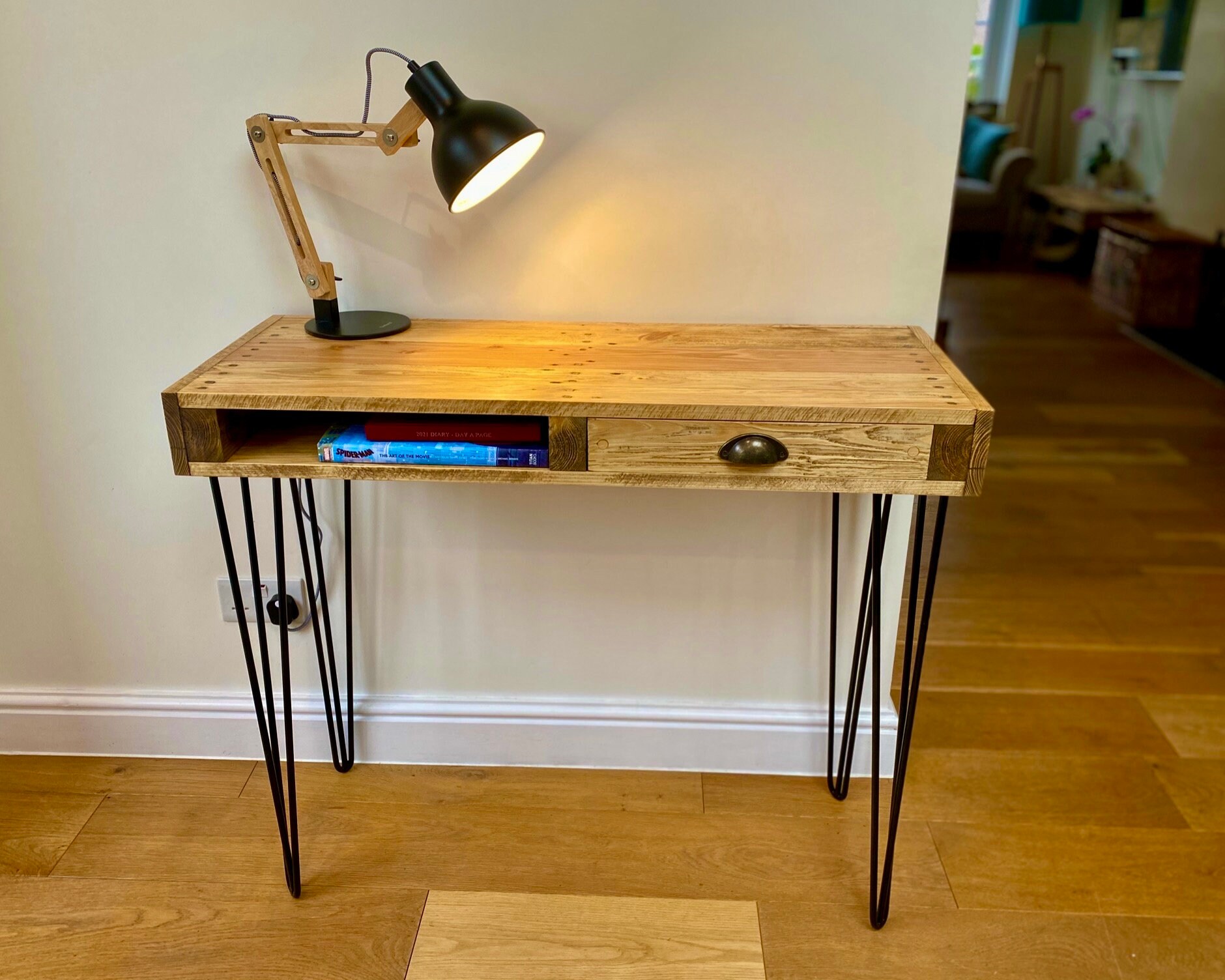 Reclaimed Pallet Wood Desk