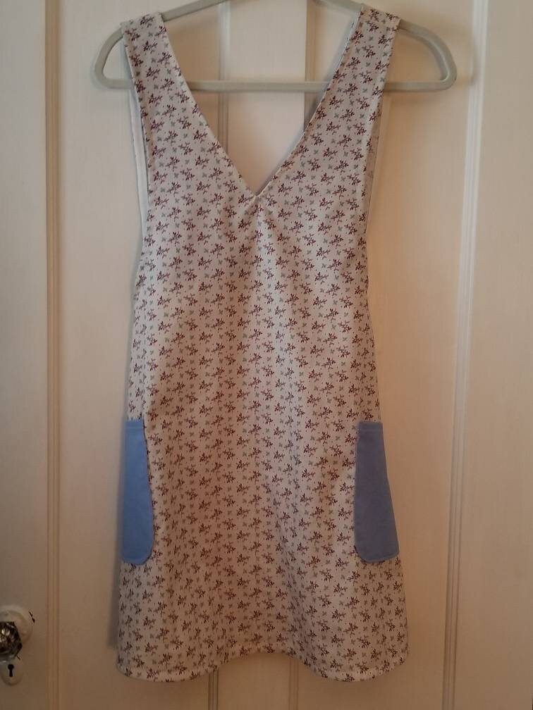 Adorable, contemporary Pinifor apron. Size SMALL. Cross back. Cooking ...