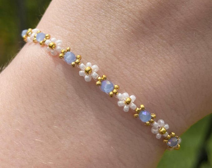 Daisy and Crystal Adjustable Bead Bracelet - White/blue/gold | Crystal ...