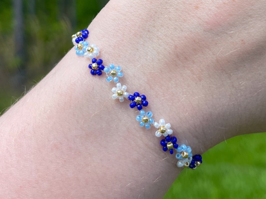 Blue and White Zig Zag Daisy Adjustable Bead Bracelet | Daisy Bead ...