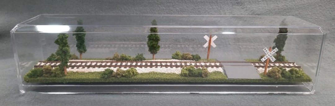 HO Scale 16" Single Track- Train DISPLAY Case-summer Scene-w/ Railroad ...