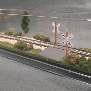 HO Scale 16" Single Track- Train DISPLAY Case-summer Scene-w/ Railroad ...