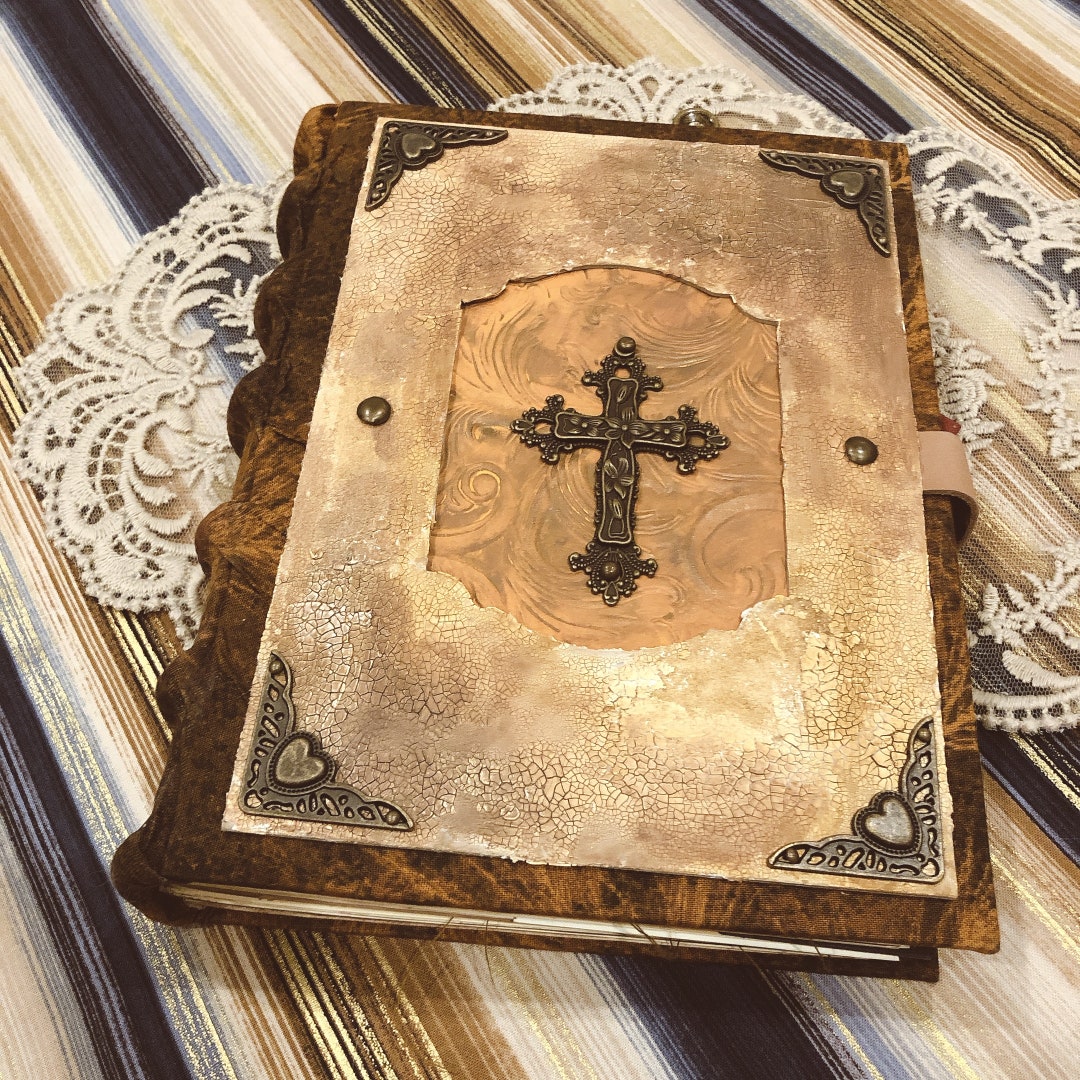 Vintage Junk Journal, Handmade, Crusader Theme, Facile à écrire ...