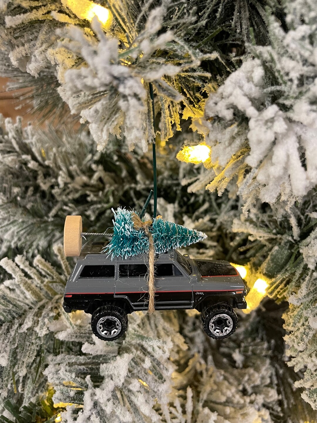 Jeep Wagoneer Grey / Black Carrying Christmas Tree Christmas Ornament ...