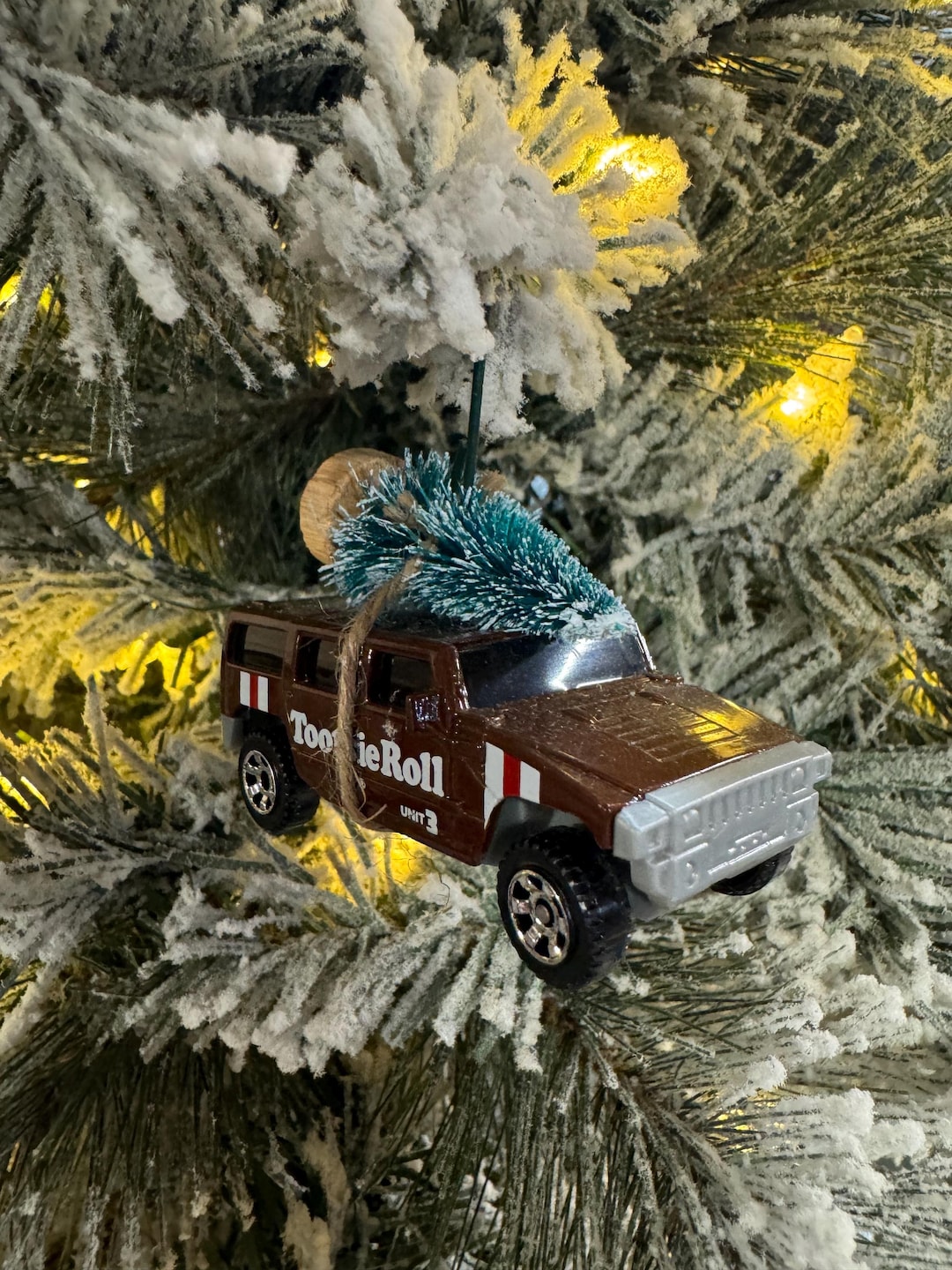 Hummer H1 Tootsie Roll Edition Carrying Christmas Tree Christmas ...