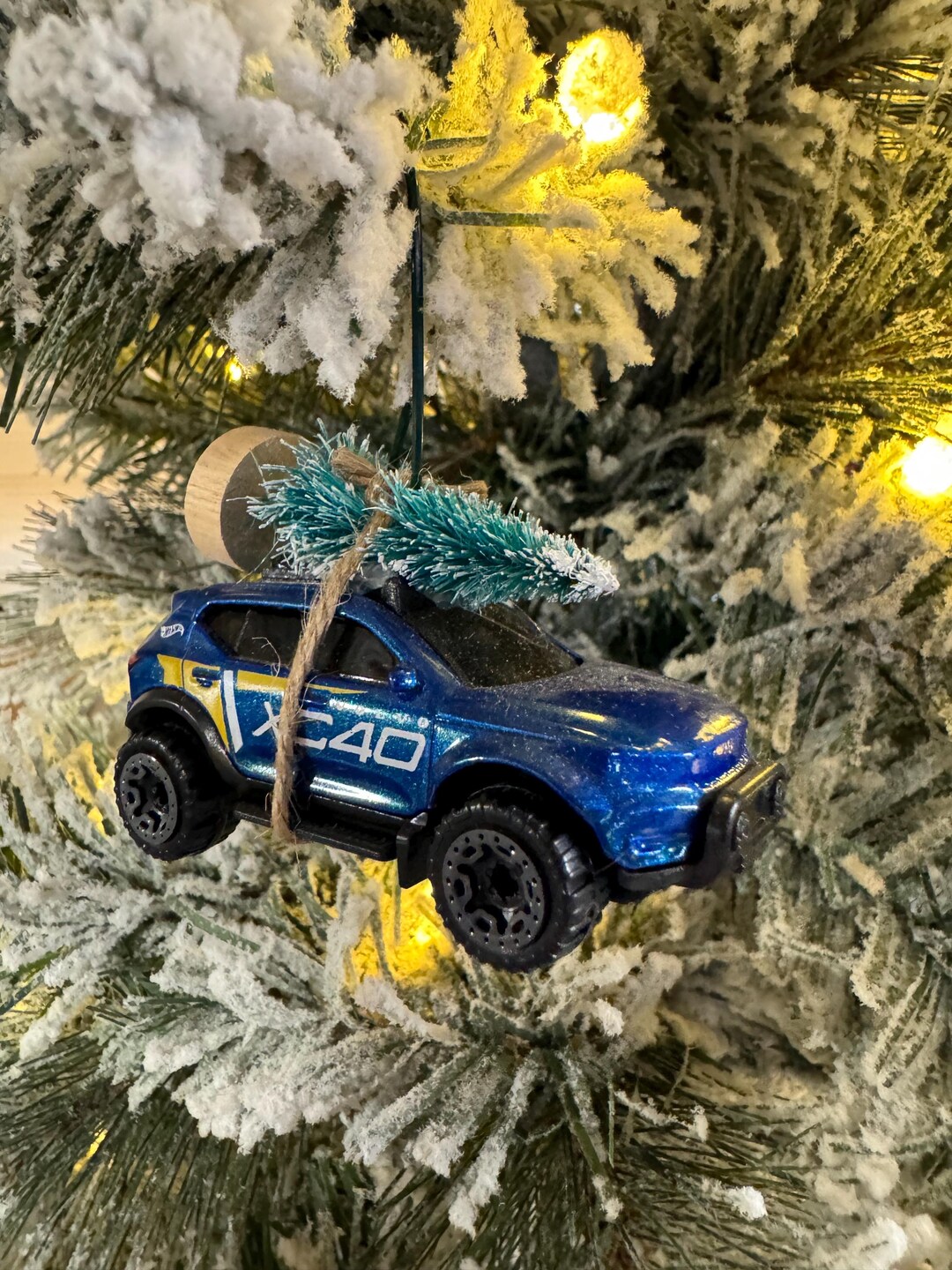 Volvo XC40 Recharge Blue Carrying Christmas Tree Christmas Ornament Hot ...