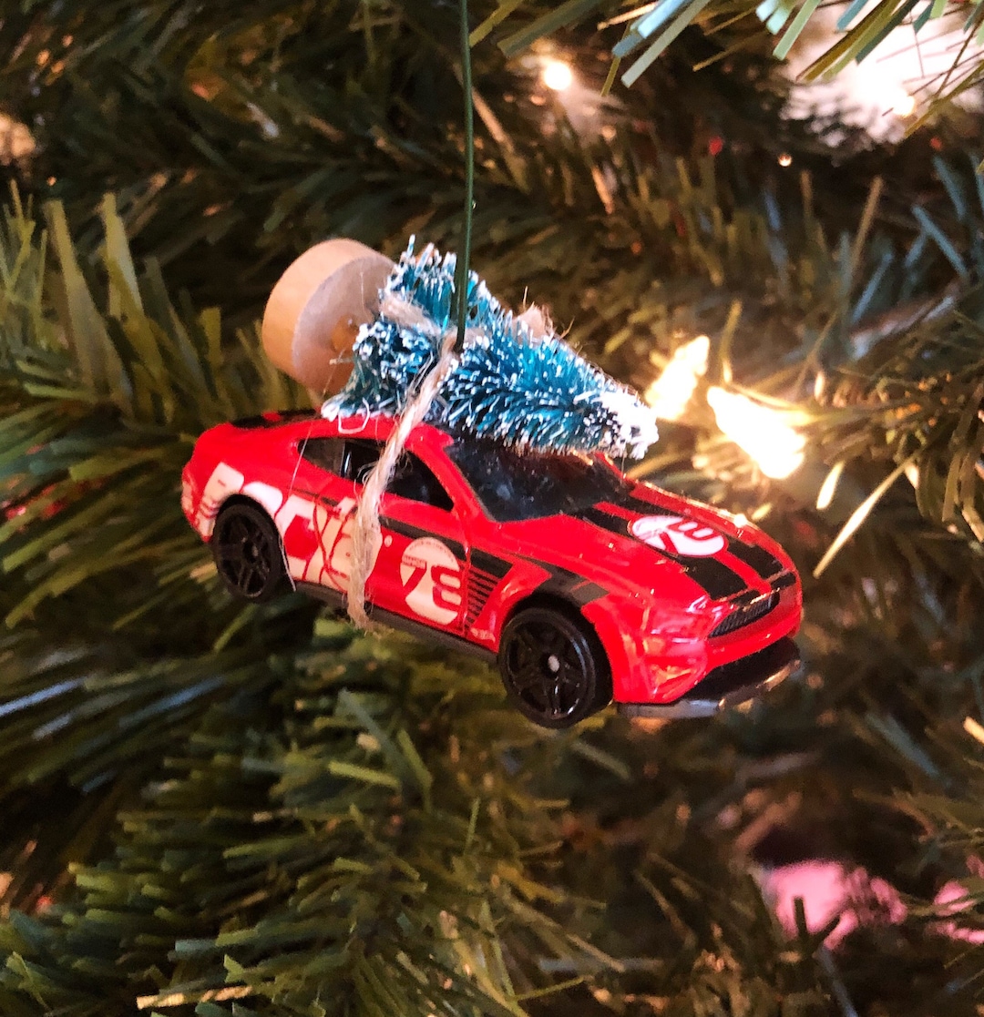 Ford Mustang GT ‘18 Red Carrying Christmas Tree Christmas Ornament Hot ...