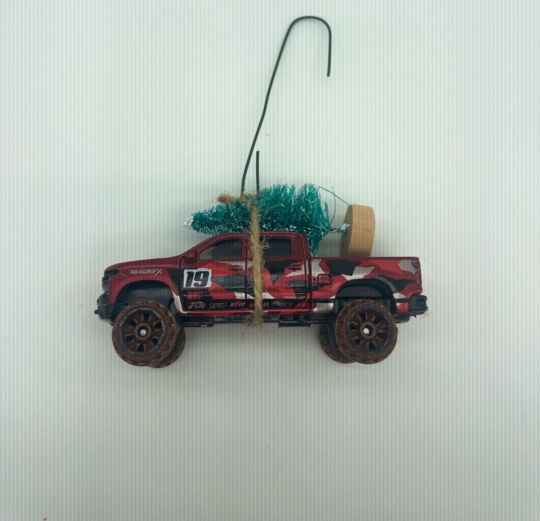 2019 Chevy Silverado Trail Boss 1500 Carrying Christmas Tree Christmas ...
