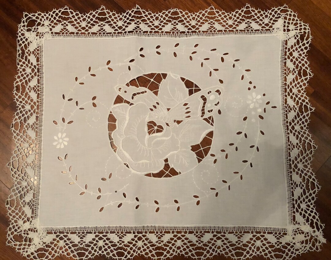 Beautiful Table Centerpiece Hand Embroidered on Linen in Italy. Single ...