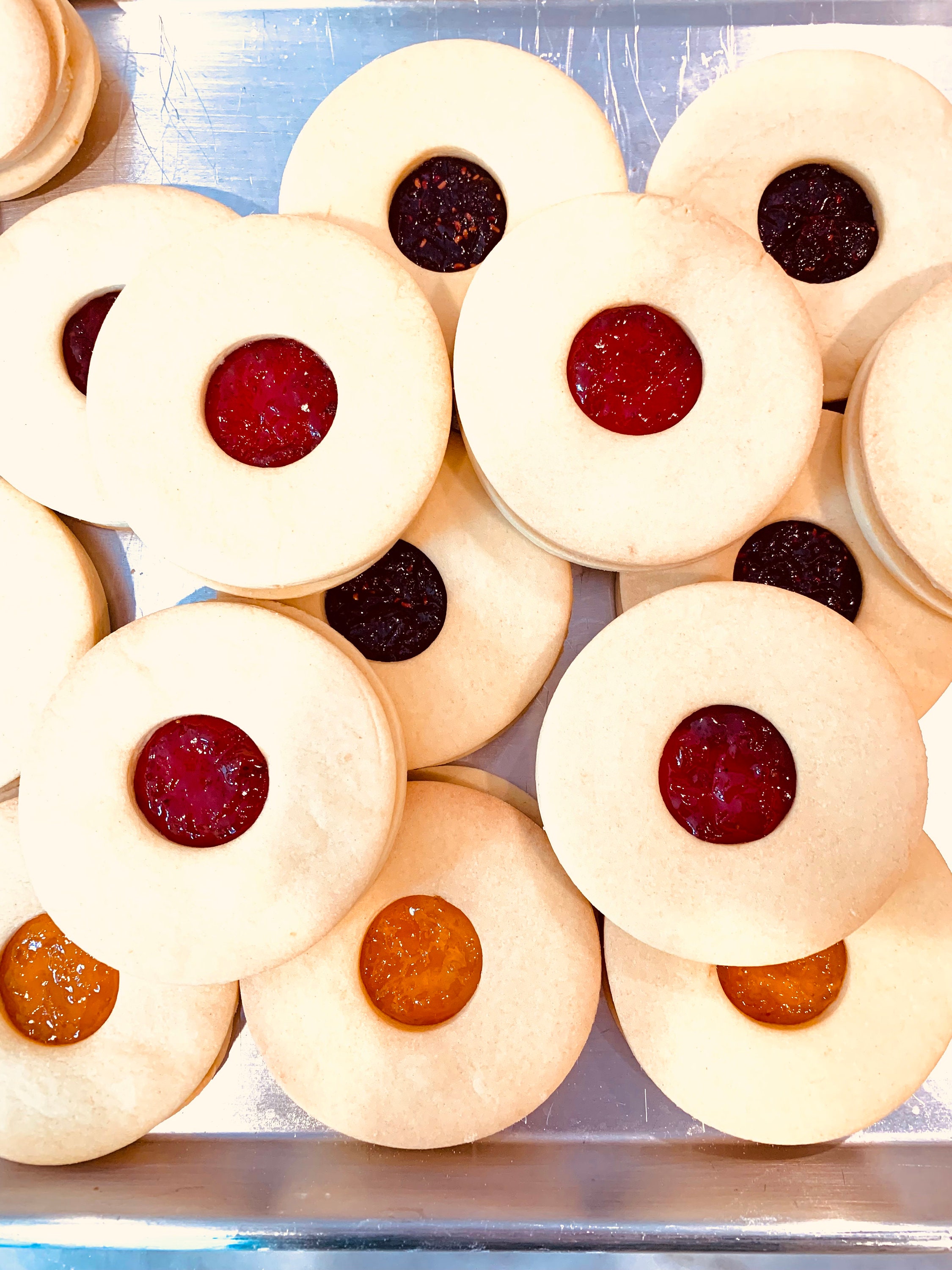 Sablés - Apricot Jam Shortbread Cookie. Desserts for Showers, Favors ...