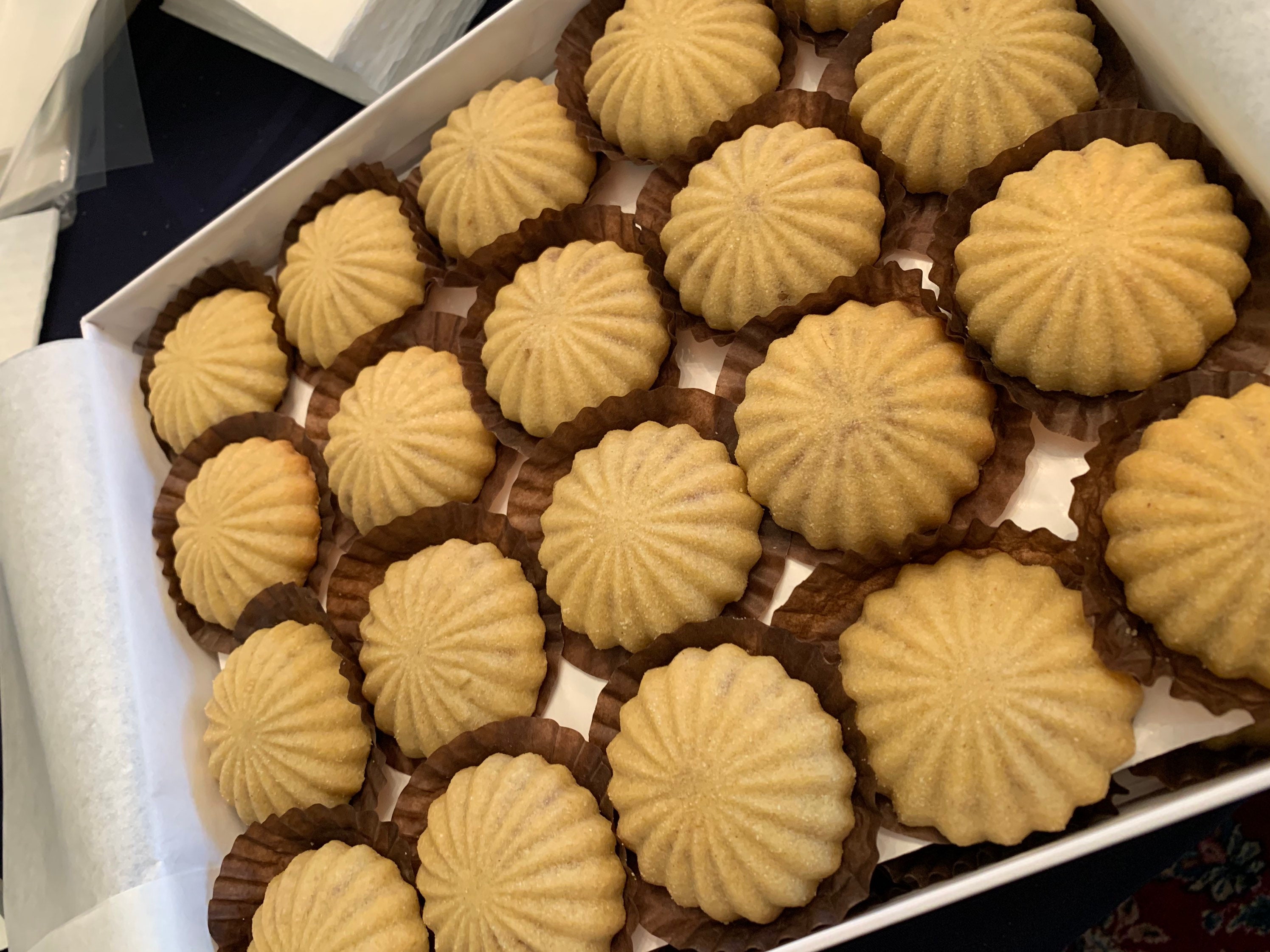 Kaak Bi Tamer Maamoul/date Semolina Cookie - Desserts for Showers ...