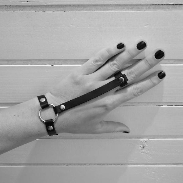 Finger Bracelet - Etsy