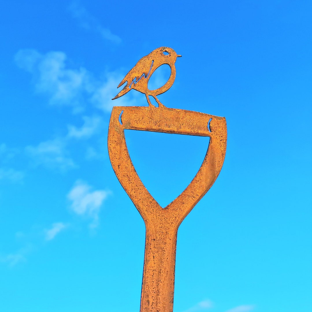 Metal Robin on Garden Spade Decor - Rusted Bird Metal Art for Gardens ...