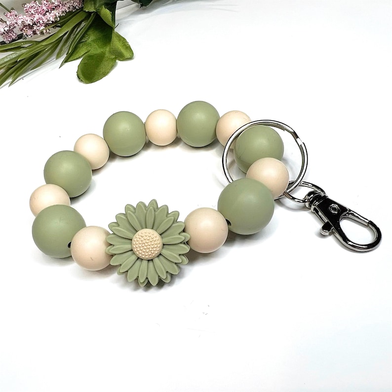 Flower Silicone Bead Keychain Bracelet, Sage Green Stretch Beaded ...