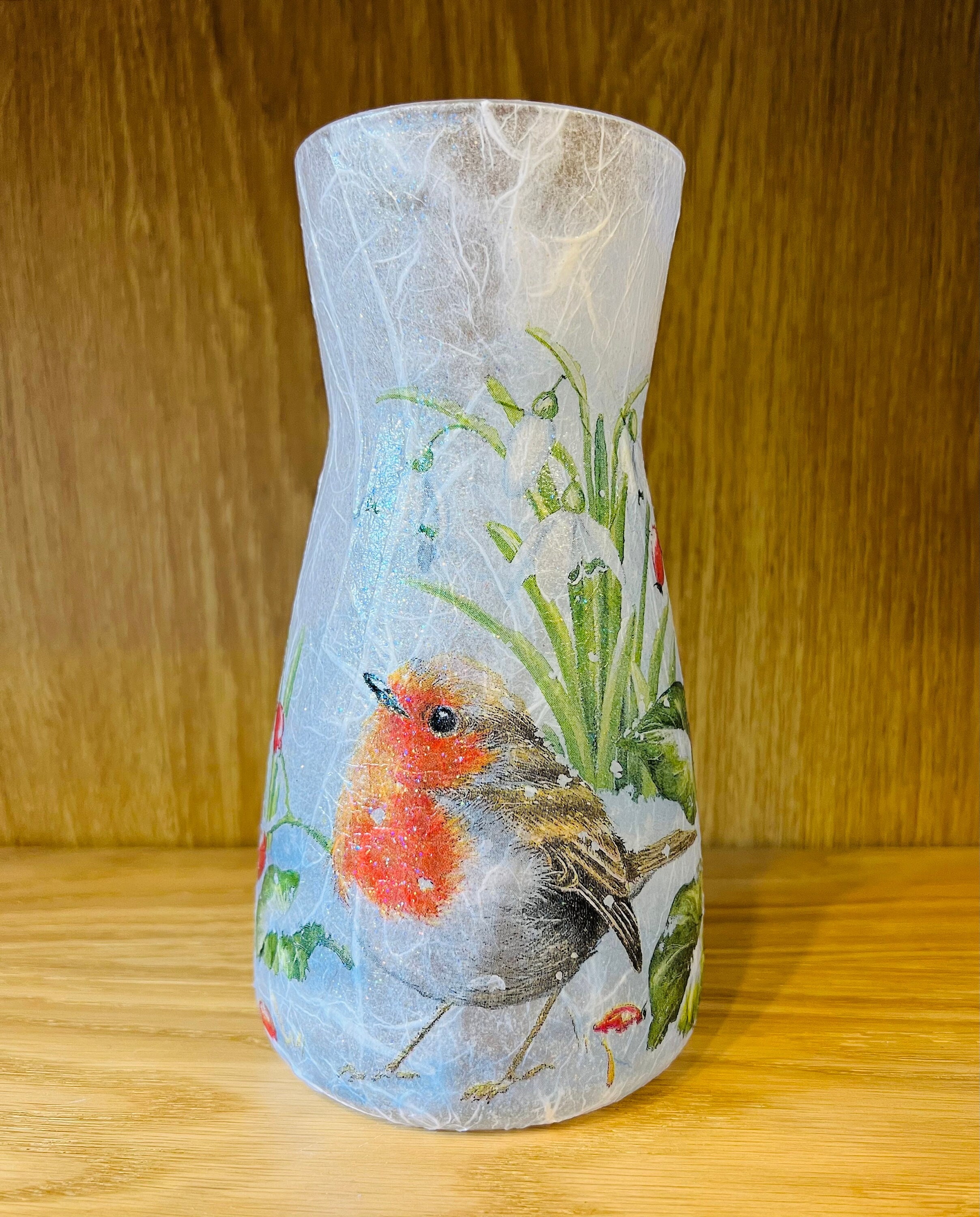 Beautiful Vase With a Winter Robin Design Surrounded by Snowdrops ...