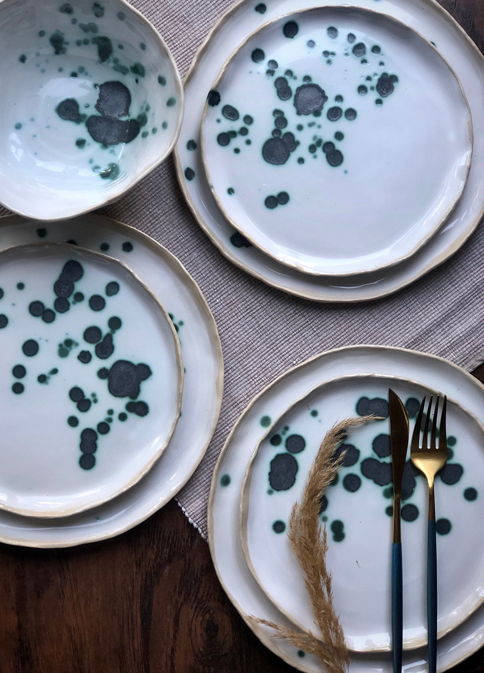 Green Spotted Stoneware Dinnerware Set for 4: Modern Ceramic Plates ...